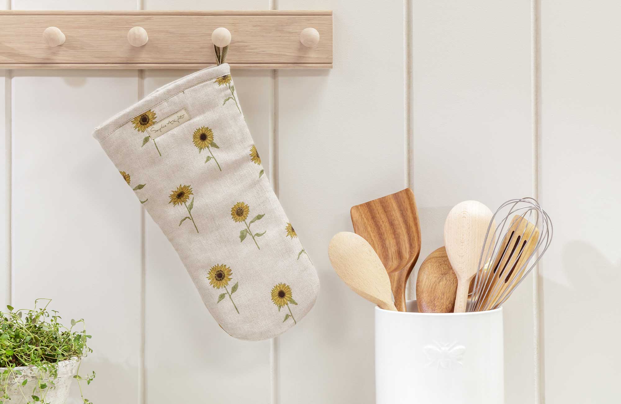 8 Summer Baking Essentials For Budding Bakers | Sophie Allport