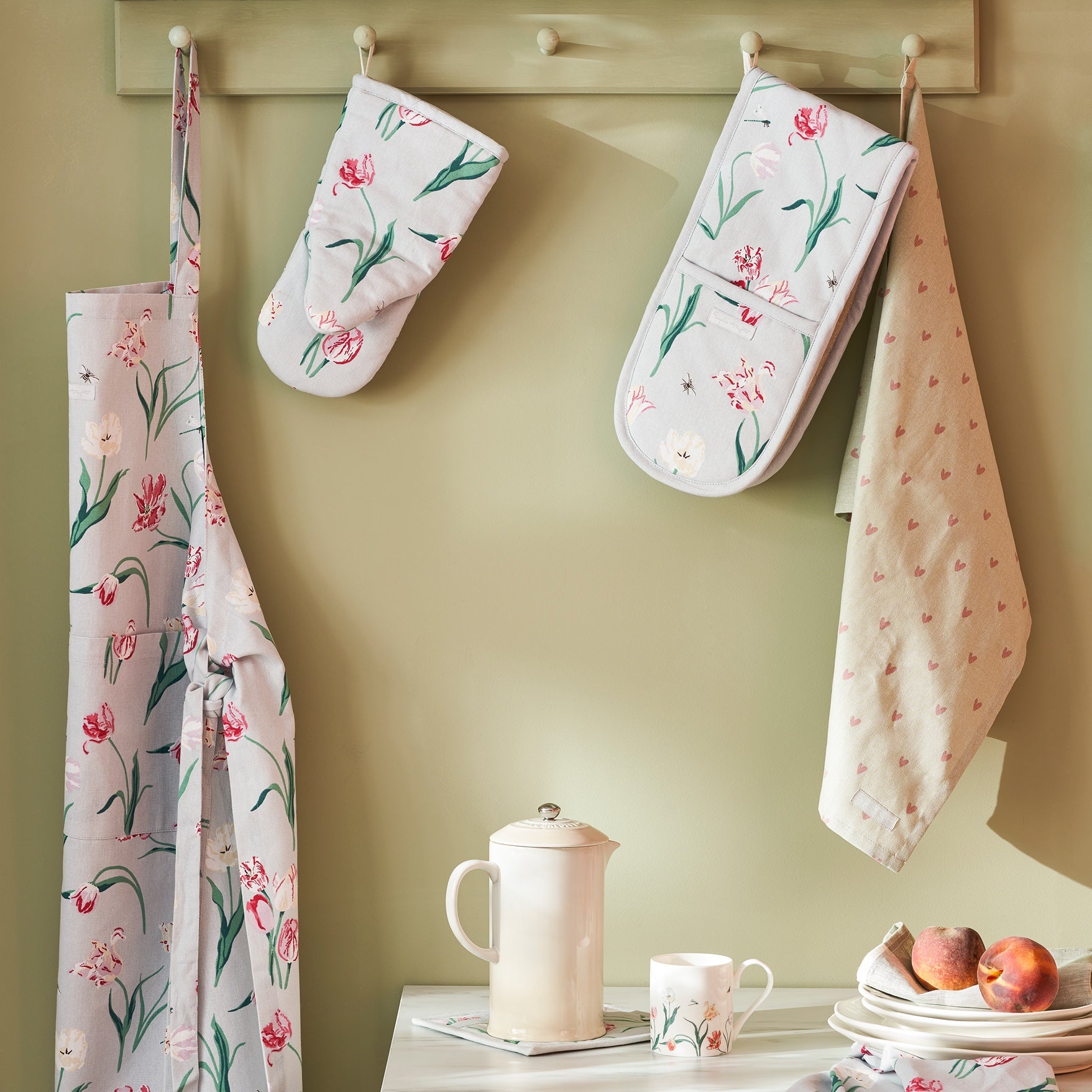 Tulips Oven Mitt by Sophie Allport