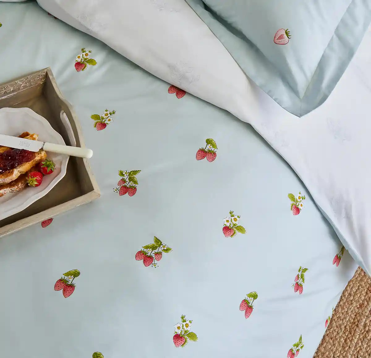 Strawberries Bedding Set by Sophie Allport